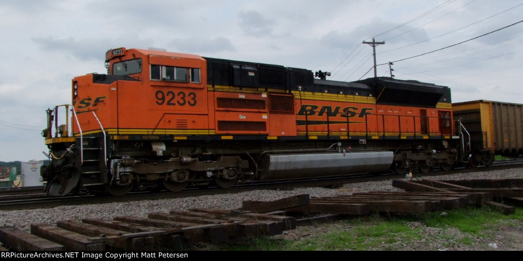 BNSF 9233